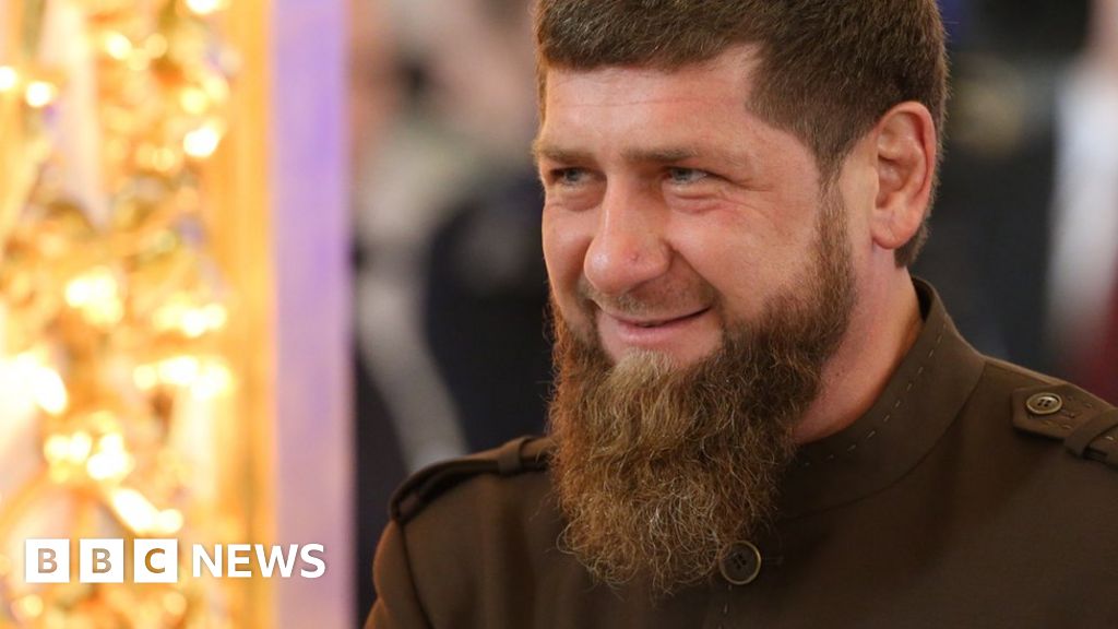 Chechen children get cash for poems praising leader's family - BBC News