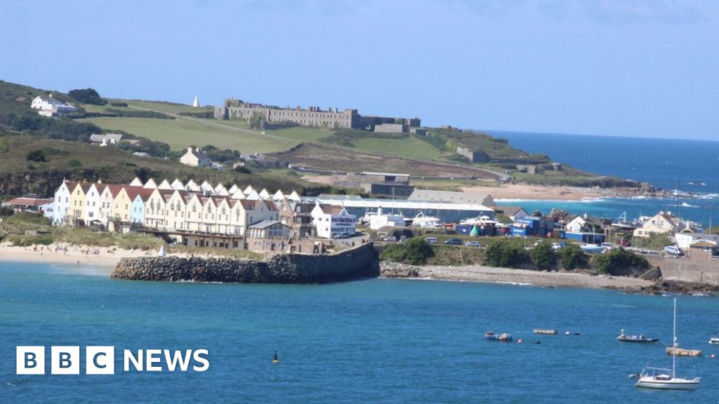 Alderney gives 16 year olds the right to vote - BBC News