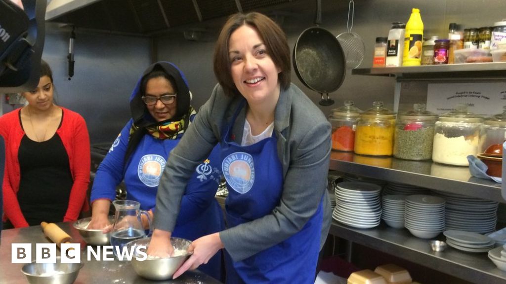 Election 2016: Parties campaign during second week - BBC News