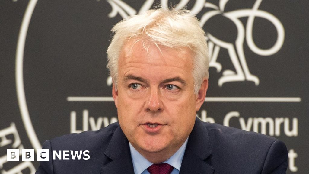 Carwyn Jones triggers probe into government bullying claims - BBC News