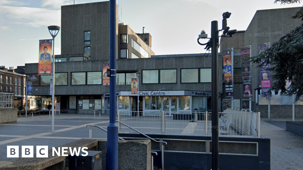 Gravesham: Council forces home sale to recover £36,000 tax debt - BBC News