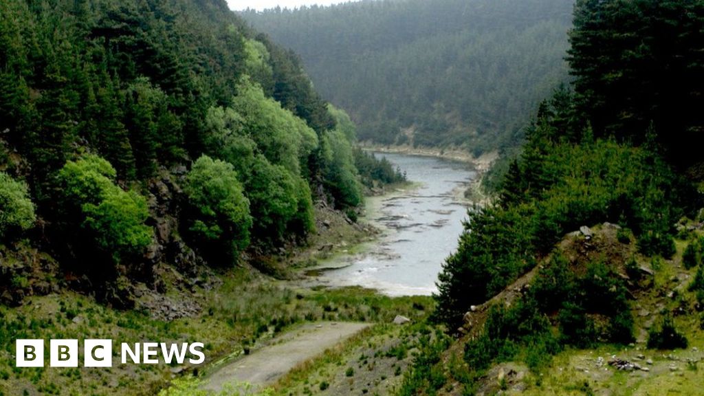 Mining beauty spot at Tirpentwys, Pontypool, 'could be ruined' - BBC News