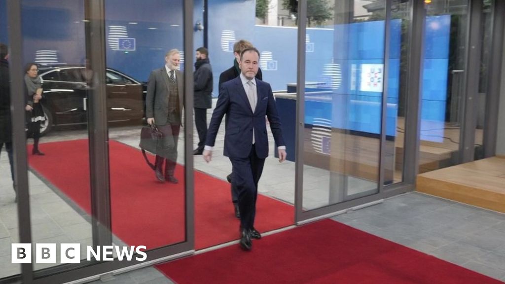 Brexit: British minister attends final EU meeting - BBC News