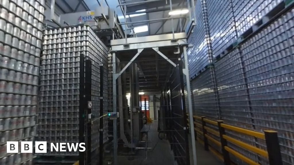 360 video: Tour London's Coca-Cola factory - BBC News