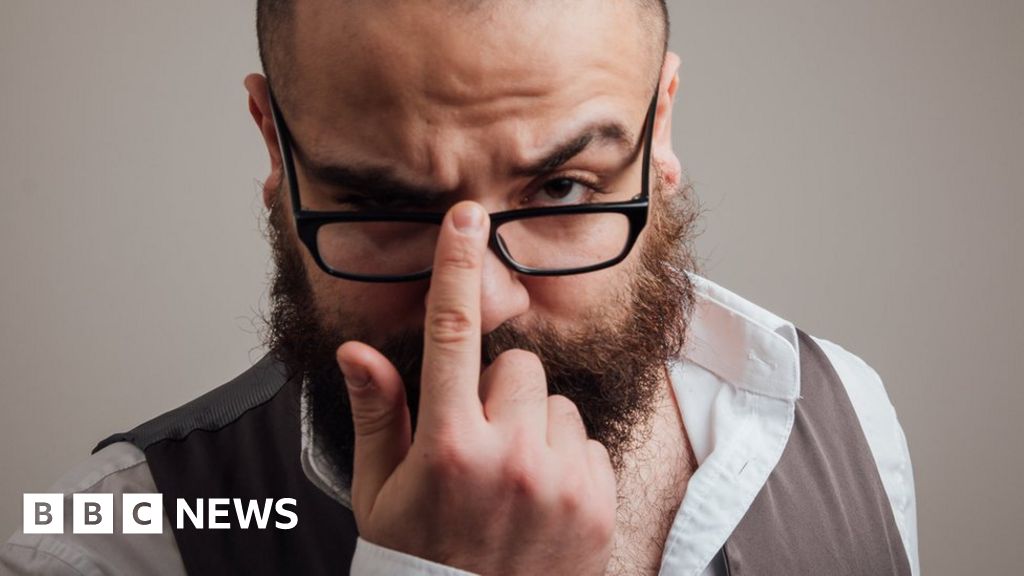 The Syrian refugee who's become a star in Germany - BBC News
