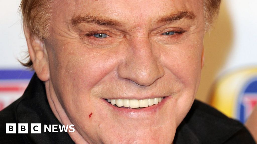 Obituary: Freddie Starr - BBC News