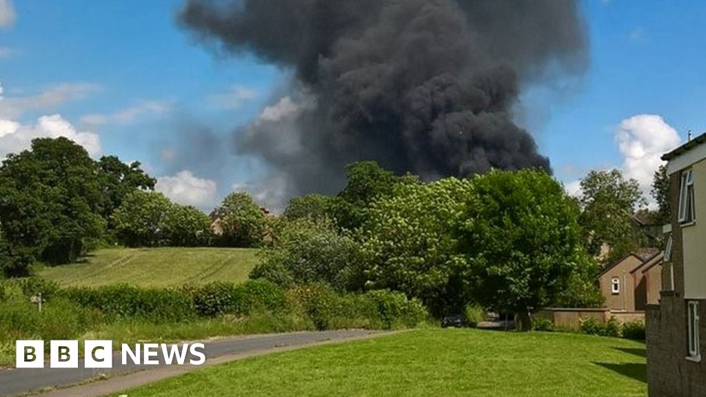 Fire crews tackle blaze at Wavin Plastics in Chippenham - BBC News