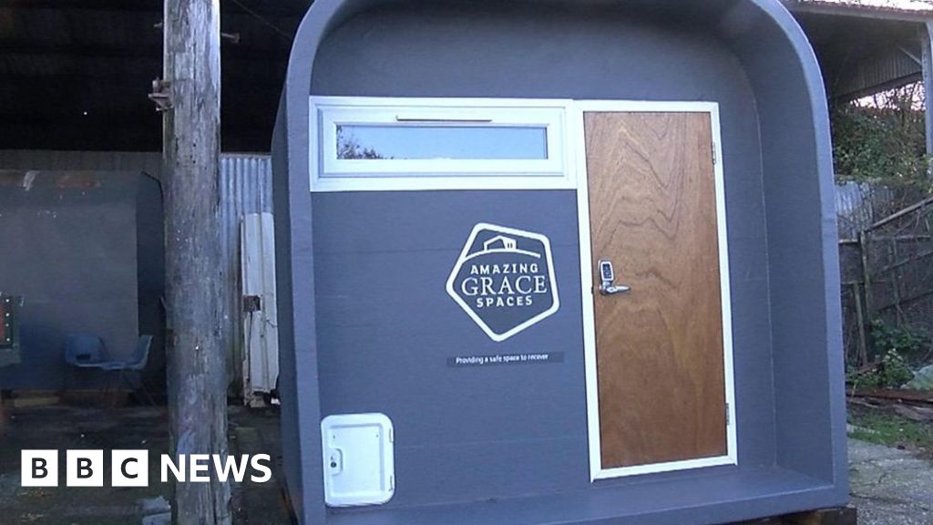Emergency pods 'can build trust' with rough sleepers - BBC News
