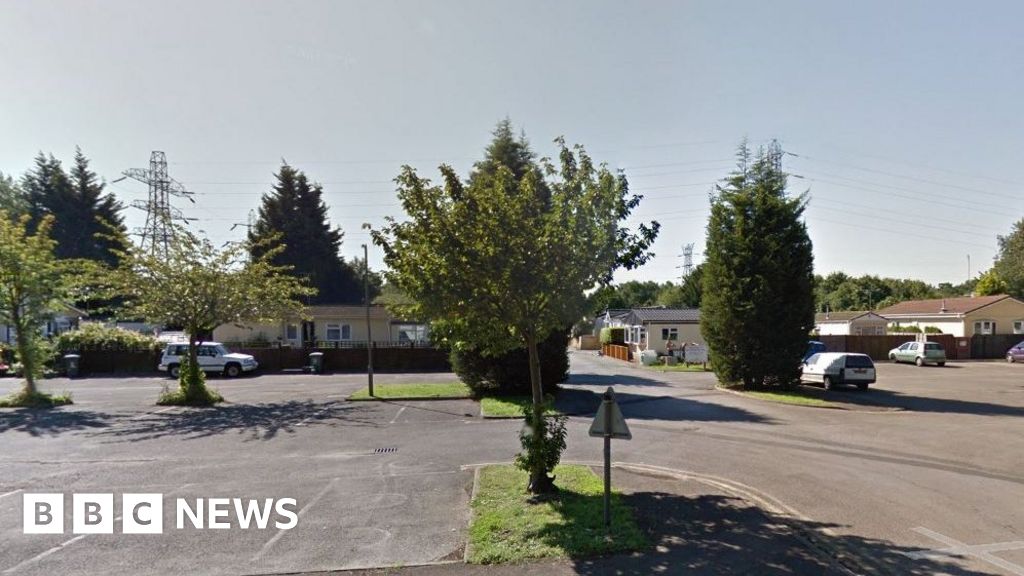 New Haw murder probe: Five arrested over assault death - BBC News