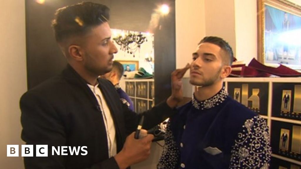 Muslims in Bradford prepare for Eid celebration - BBC News