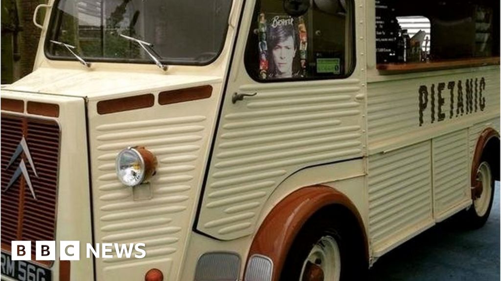 Social media finds pop-up pie van Pietanic - BBC News