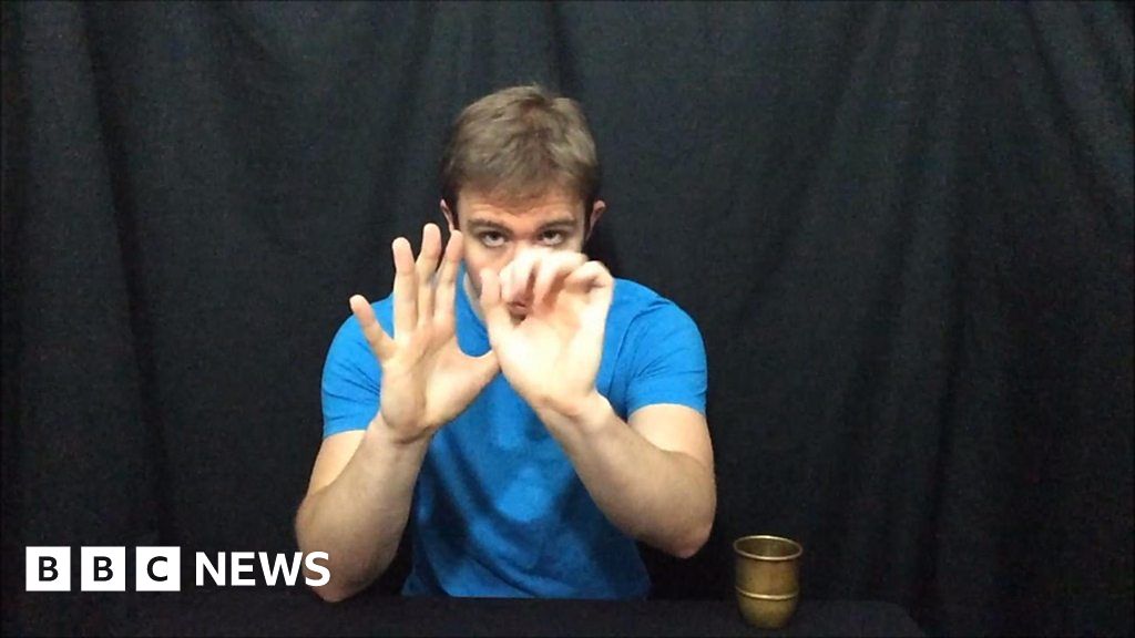 Oxford magic trick study proof that believing is seeing - BBC News