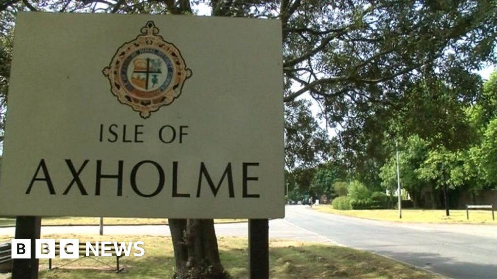 Isle of Axholme pylons route should be reconsidered - council - BBC News