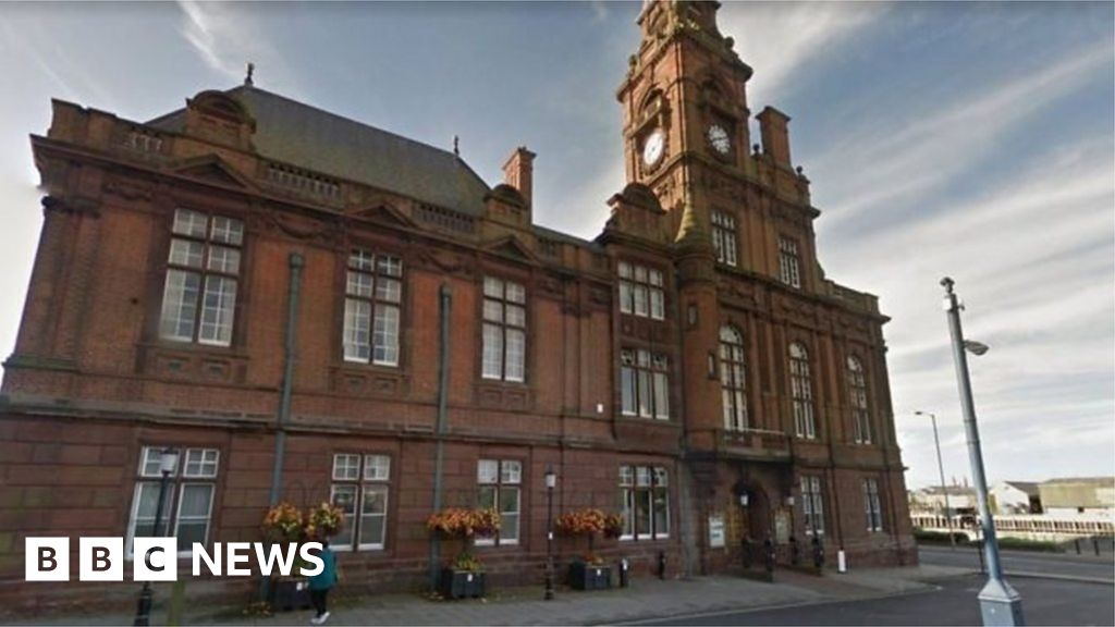 UKIP spokesman brands Great Yarmouth party 'disgrace' - BBC News