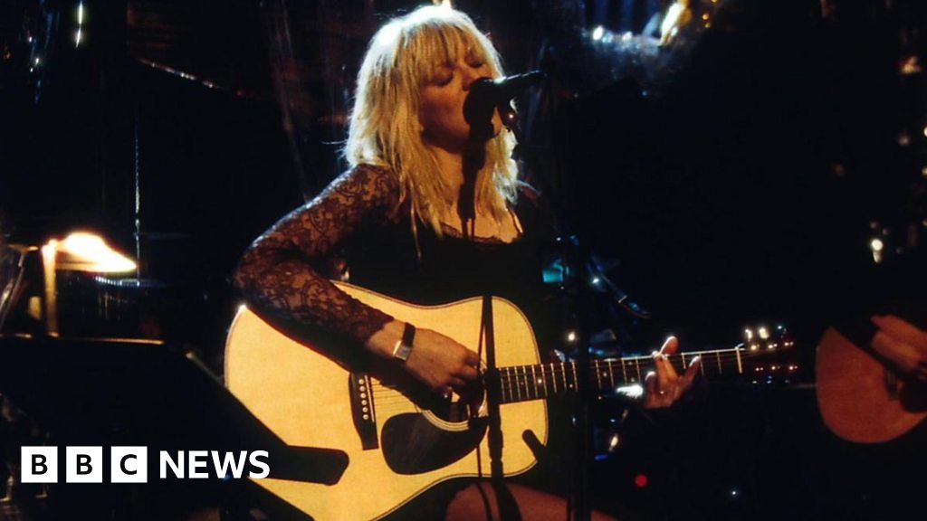 Why rock star Courtney loves Liverpool - BBC News