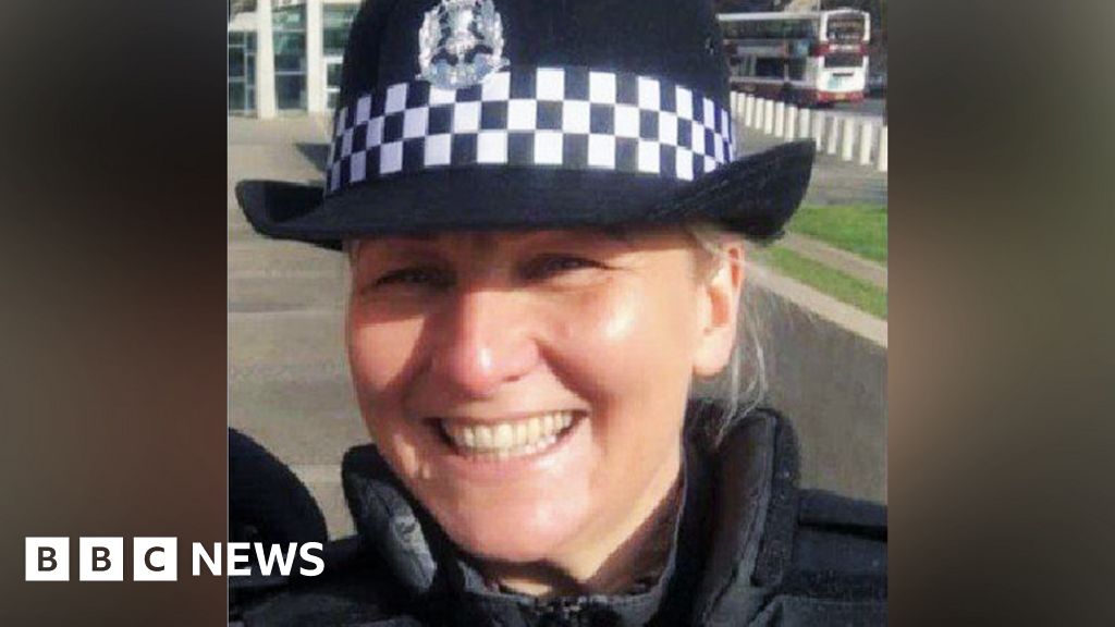 Former firearms officer says police federation abandoned her - BBC News
