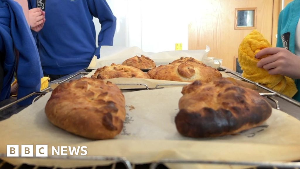 Cornish pasty-making sessions offered to school children - BBC News