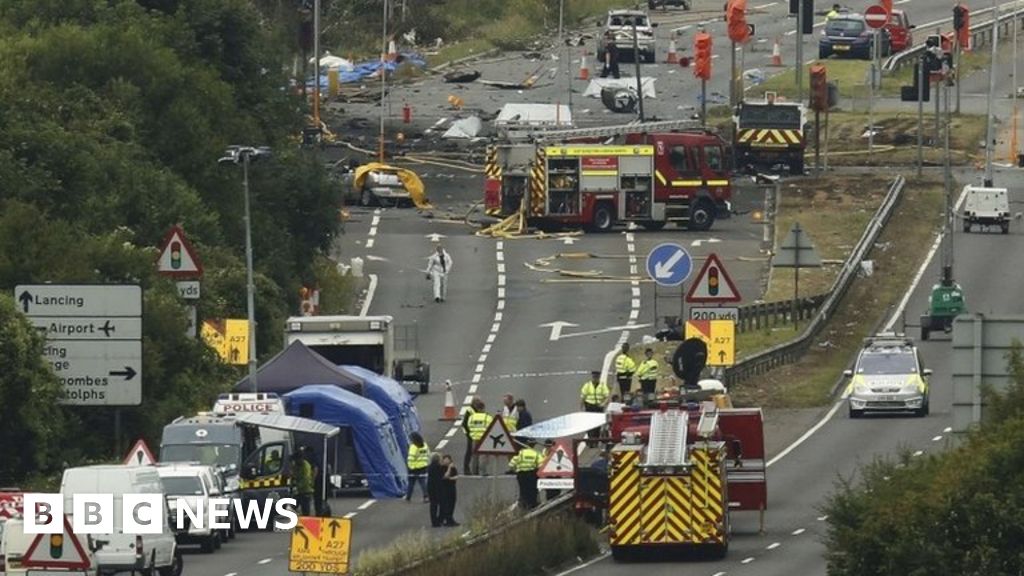 Police briefing on Shoreham air crash - BBC News