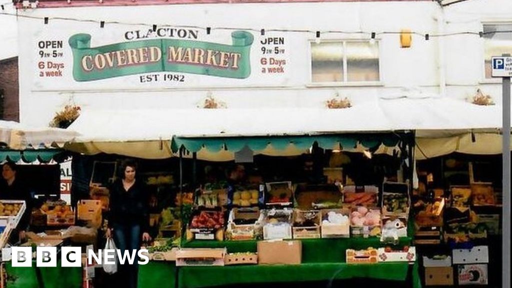 Clacton's last indoor market closes after 40 years - BBC News