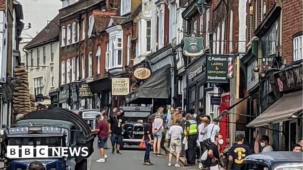 Hemel Hempstead is the new Hollywood, council says - BBC News