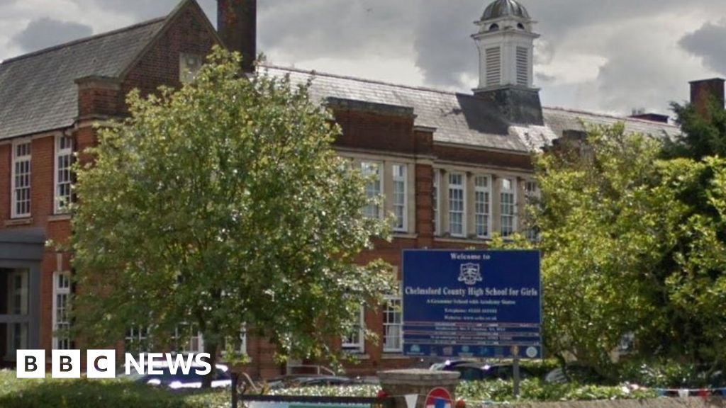 Chelmsford County High School must change rented homes rules - BBC News