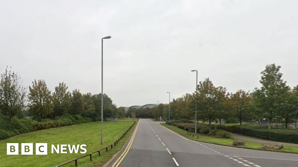 Burbage: Police investigate attack after two men injured - BBC News