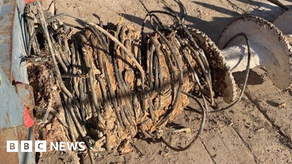 Building site cable blunder causes Hampshire A&E delays - BBC News