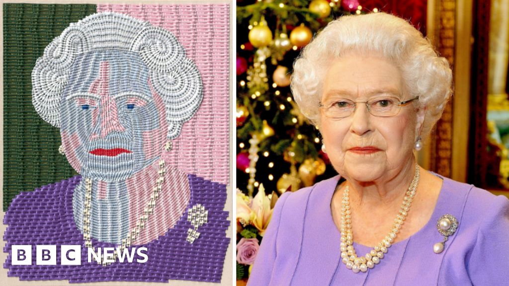 Queen portrait created from names of WW1 fallen - BBC News