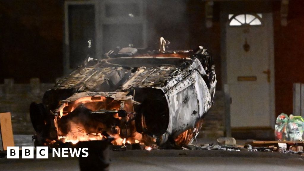 Cardiff riot: Two teenage boys killed in Ely crash named - BBC News