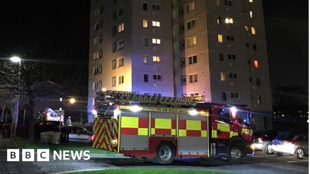 Crews tackle Aberdeen high-rise fire - BBC News