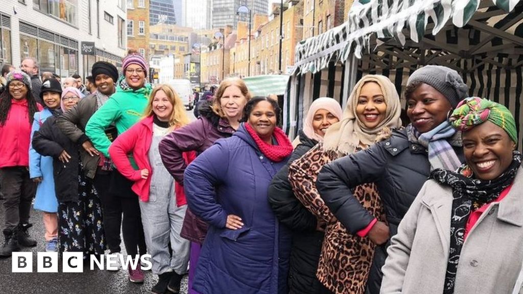 Women-only street market opens in London - BBC News