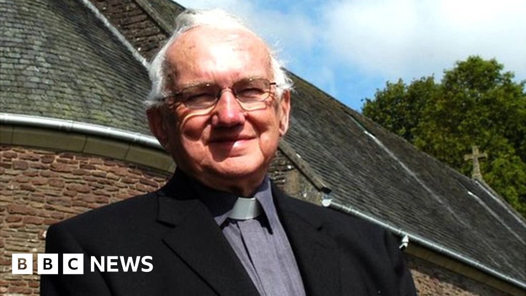 Dunblane's priest reflects on tragedy and friendship - BBC News