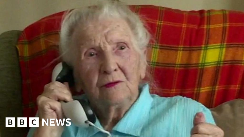 'Domineering men are holding women back' - BBC News