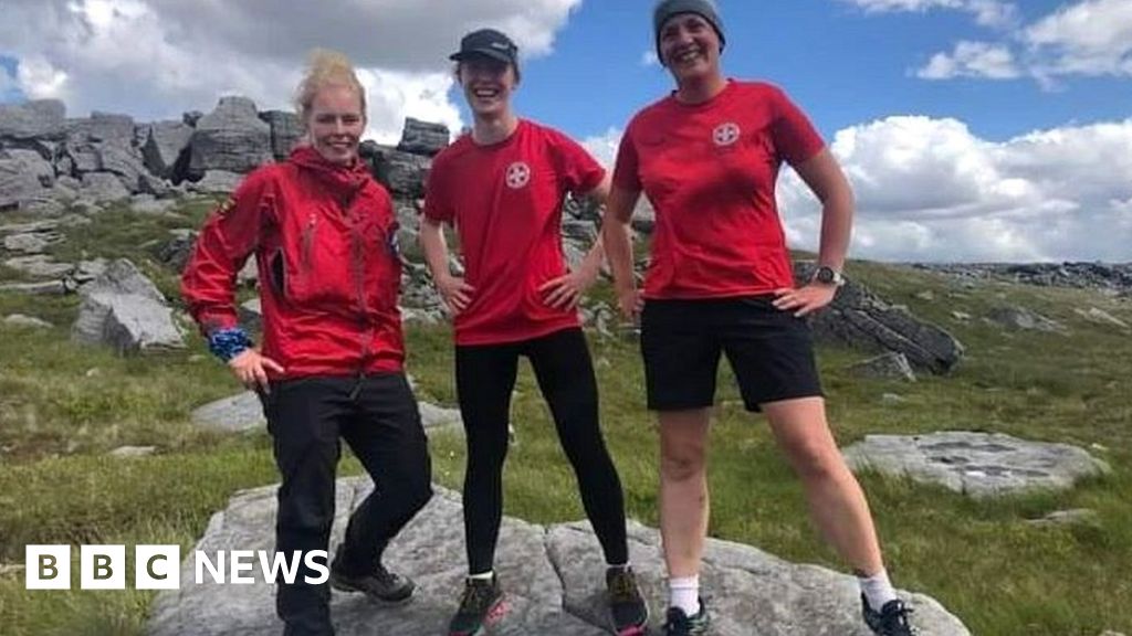 Women rescuers take on 108-mile challenge - BBC News