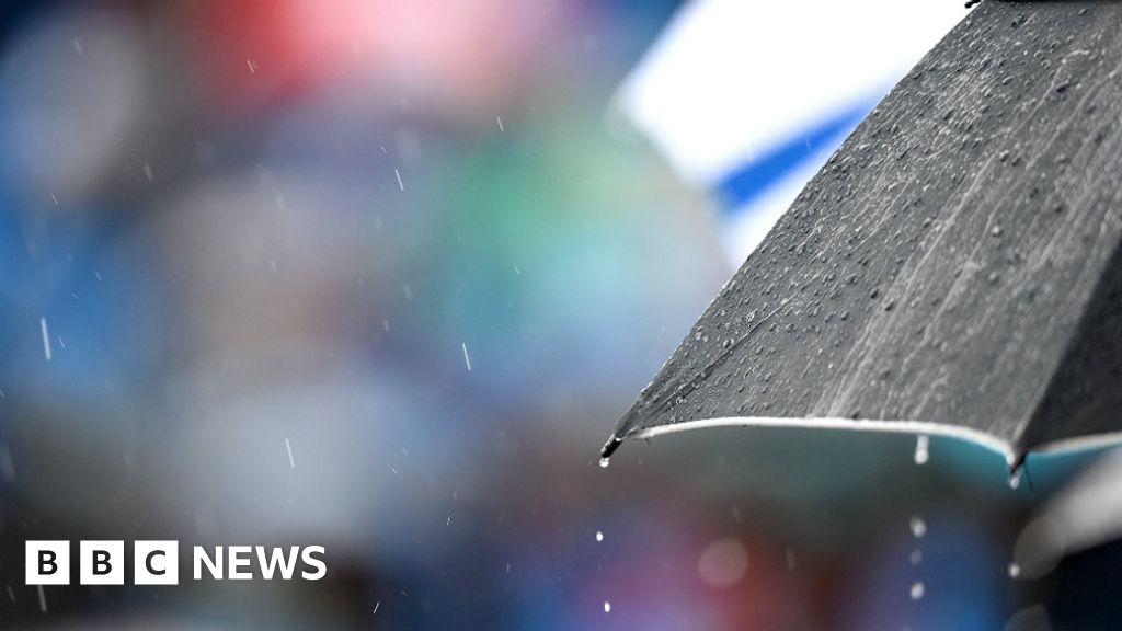 Further heavy rain forecast for Devon and Cornwall - BBC News