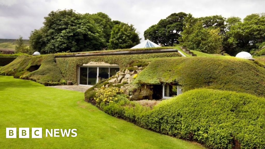Listed buildings: New additions mark 70 years of preservation - BBC News