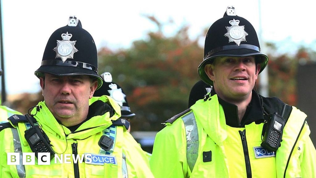 Spending Review: Police disbelief at 'no cuts' decision - BBC News