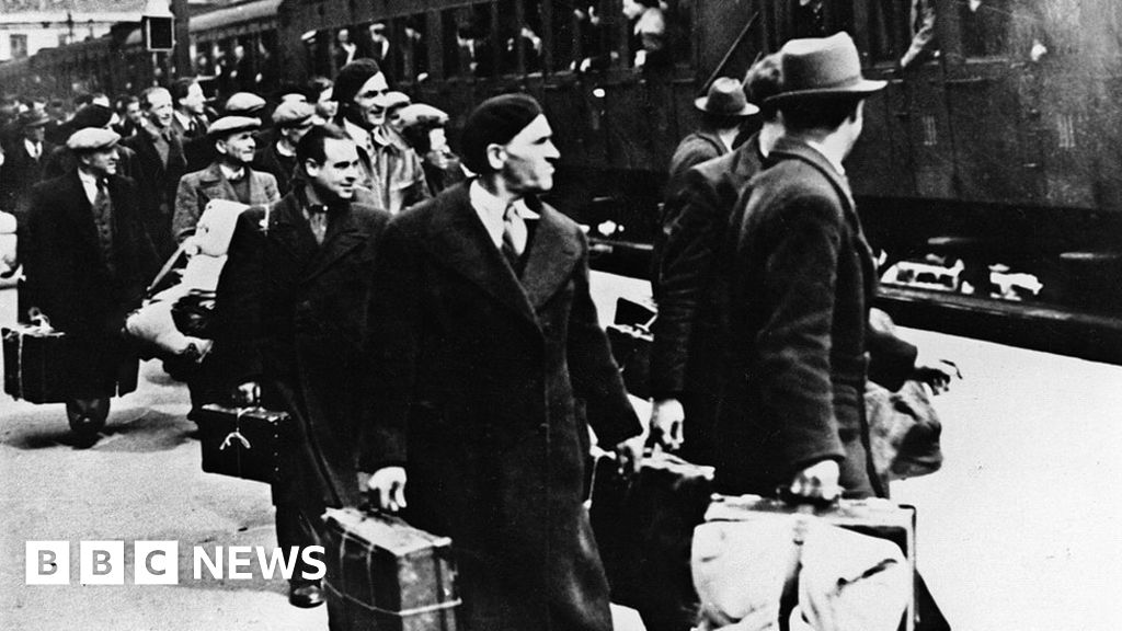 France opens archives of WW2 pro-Nazi Vichy regime - BBC News