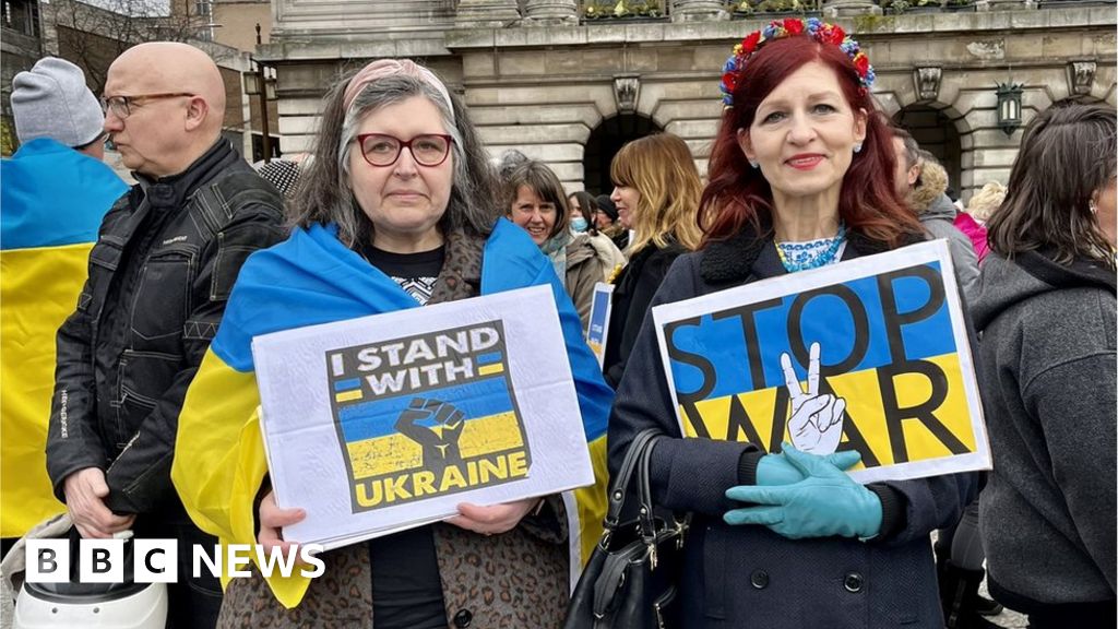 Ukraine: Hundreds join protests against Russian invasion