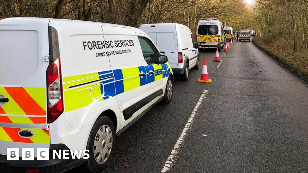 Gerrards Cross: 'Extensive' police searches in woodland