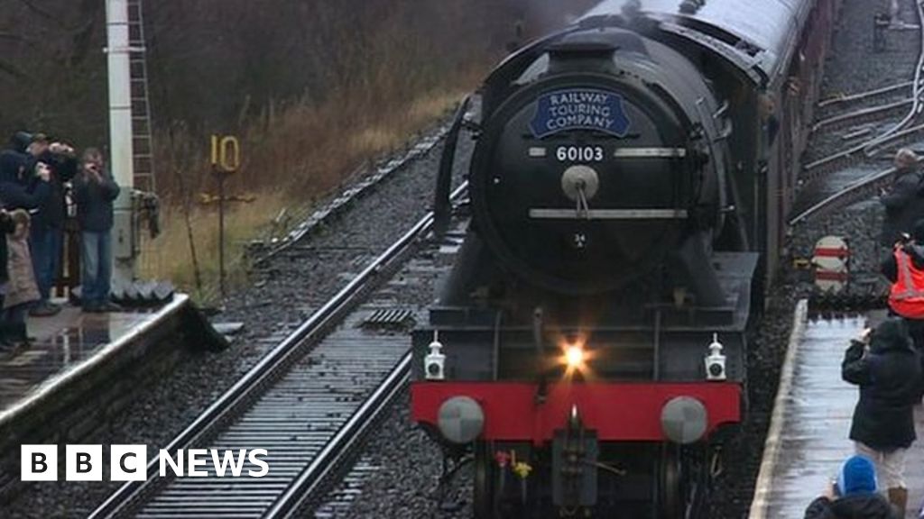 Famous Flying Scotsman goes full steam ahead - BBC News