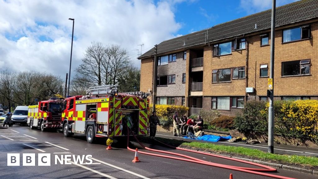 Woman dies after fire consumes Stoke-on-Trent flats - BBC News