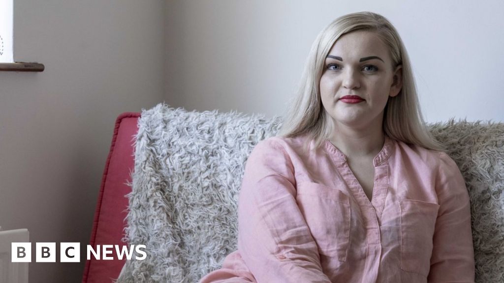 What is it like to live without any friends? - BBC News