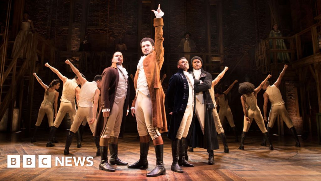Hamilton musical wows first London audience - BBC News