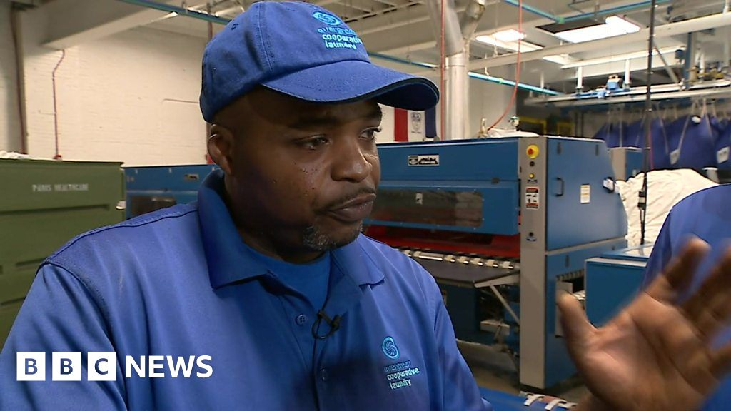 US election 2016: Black voters in Ohio voice frustration - BBC News