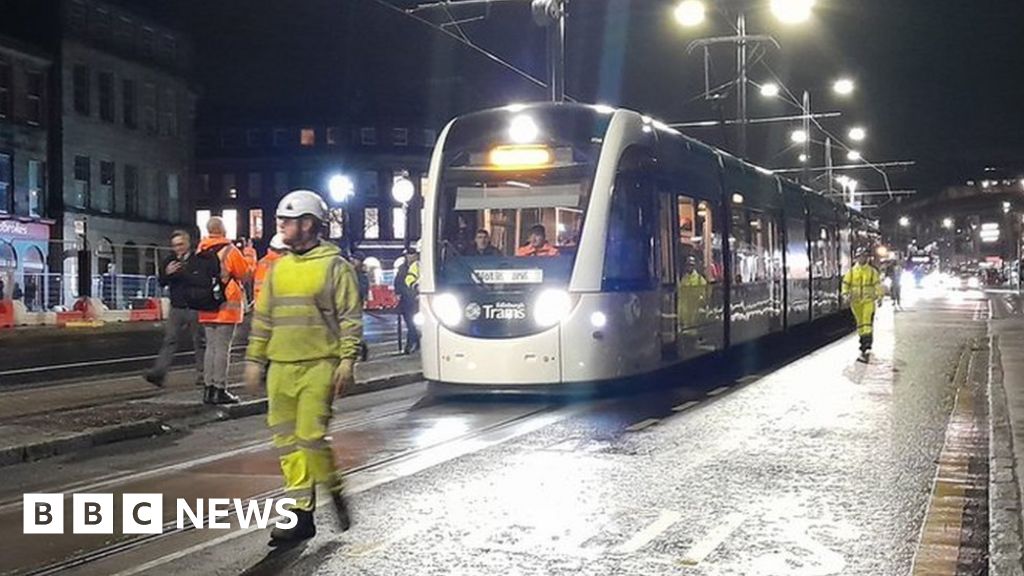 Tram runs on Edinburgh's Leith Walk for first time in 67 years - BBC News