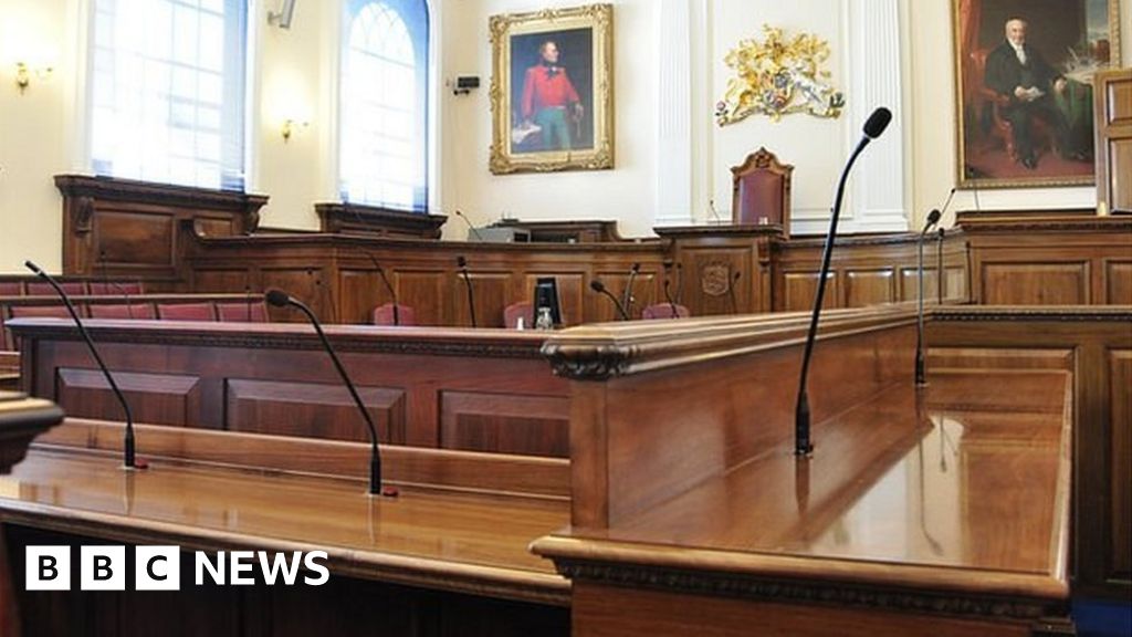 New version of Guernsey's government comes into force - BBC News