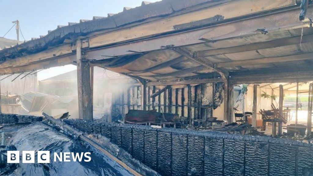 Looe Coddy Shack fire: Fish and chip restaurant blaze - BBC News