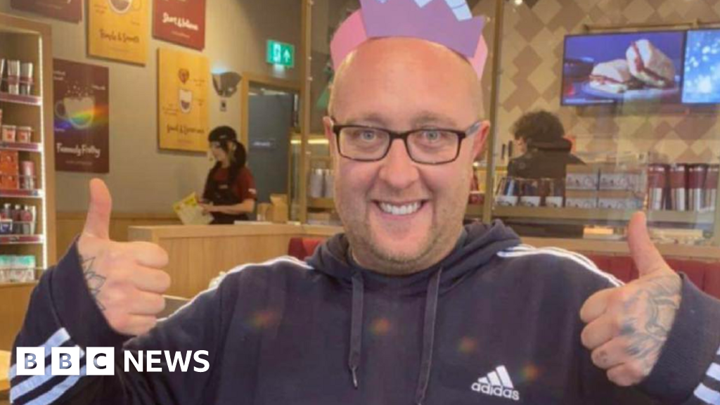 Evesham Santa appeal set to bring joy to 165 children - BBC News