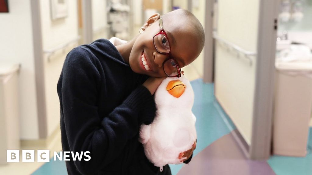 Helping kids cope with the fear of medical treatment - BBC News